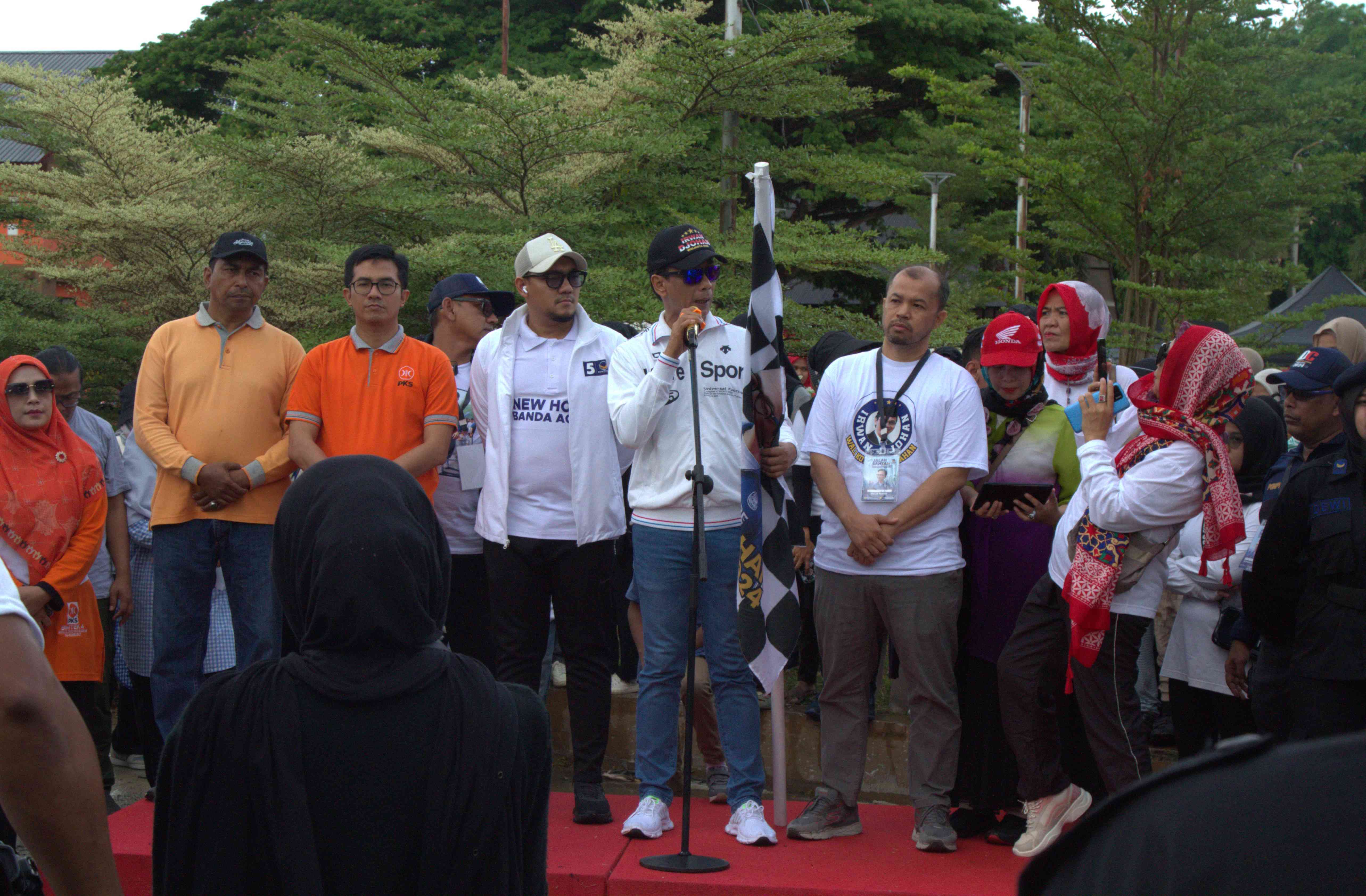 Teuku Irwan Djohan Lepas Jalan Santai Bersama Calon Walikota Banda Aceh